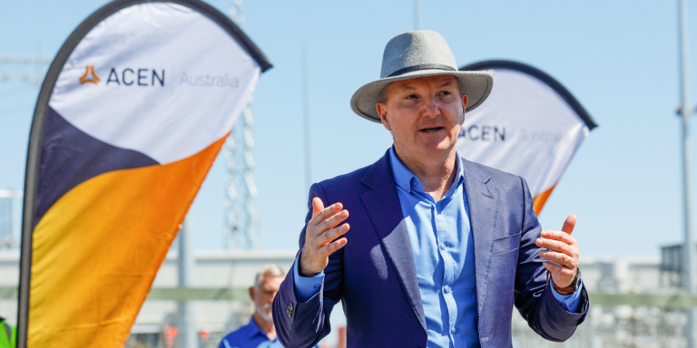 Australia's largest solar farm officially open at Uralla | New England ...